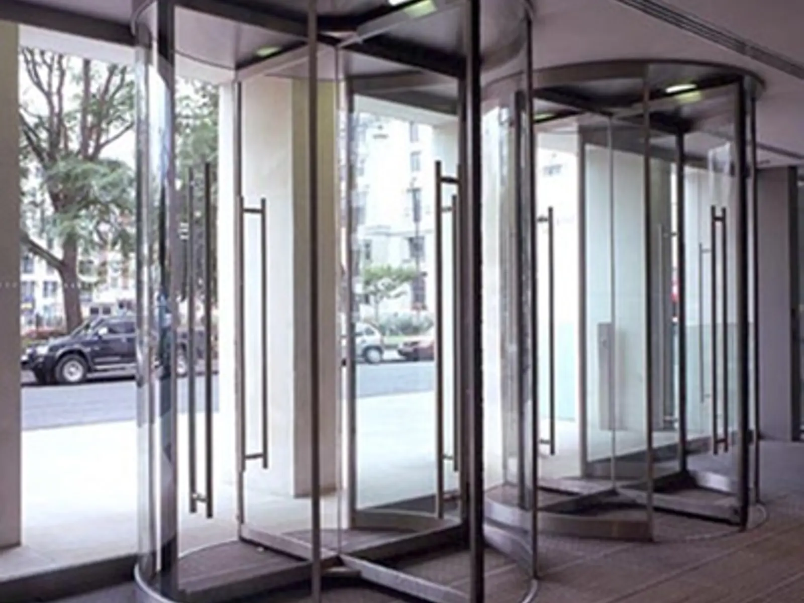 Automatic minimalist glass Revolving Doors Case Study: Revolving Doors ...