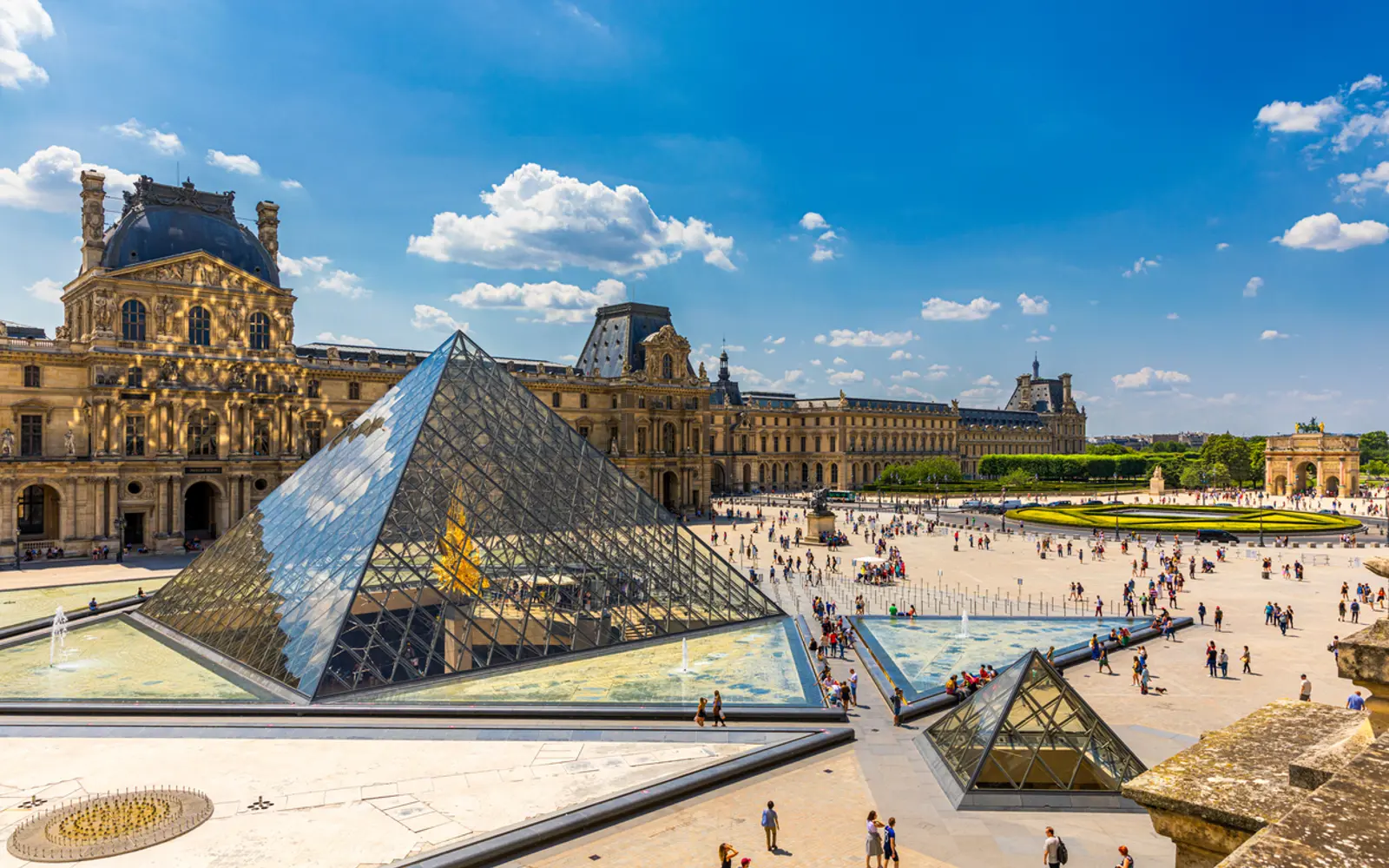 Iconic Buildings with Stunning Glass Entrances: Inspiration for Your ...